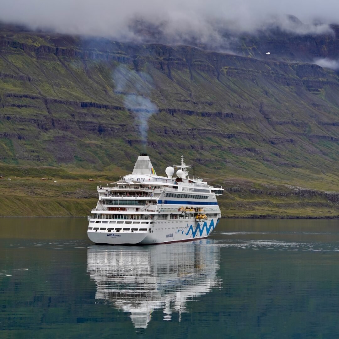 Una larga escala en Seyðisfjörður.